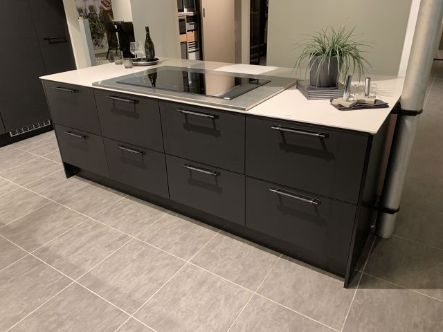 Demo kitchen Ö HTH Focus incl stove / Fan - PS Auction - We value the ...