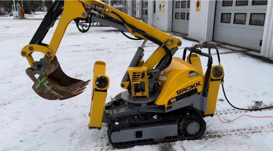 BROKK 90 demolition robot with equipment - PS Auction - We value the ...