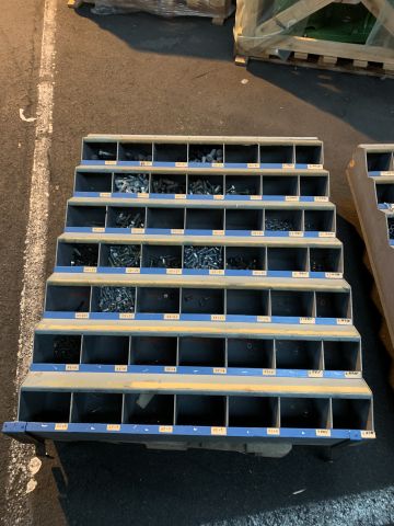 Bolt stand - PS Auction - We value the future - Largest in net auctions