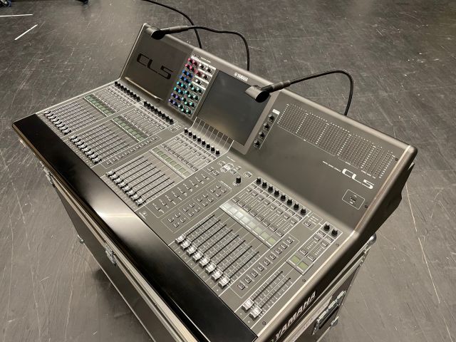 Yamaha CL5 mixer table with built-in Dante - PS Auction - We value the ...