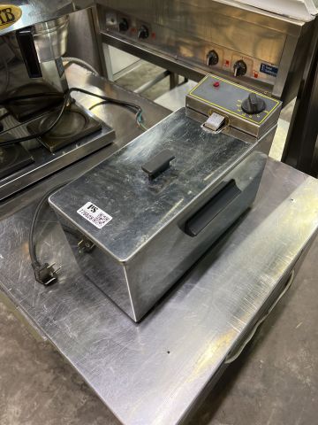 Single frying pan, bench model - PS Auction - We value the future ...
