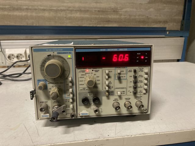 Tektronix AA501 Distortion Analyzer & SG505 Oscillator - PS Auction ...