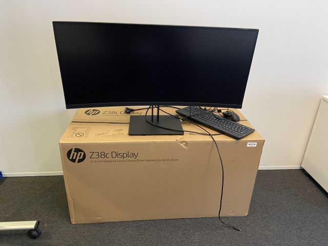 Computer screen vaulted HP Z38c 37.5 " - PS Auction - We value the ...
