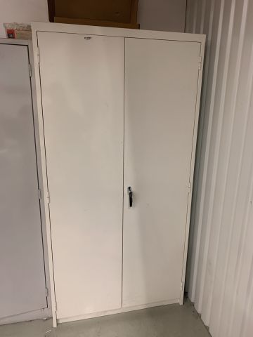 Plåtskåp med nyckel - Auktioner online - Nätauktioner ...