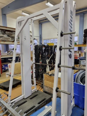 Nautilus F2SM Smith machine - PS Auction - We value the future ...