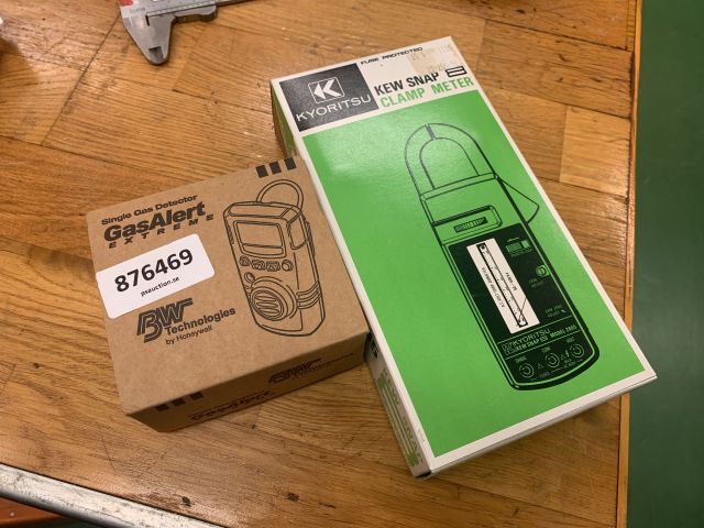 Gas detector and clamp multimeter - PS Auction - We value the future ...