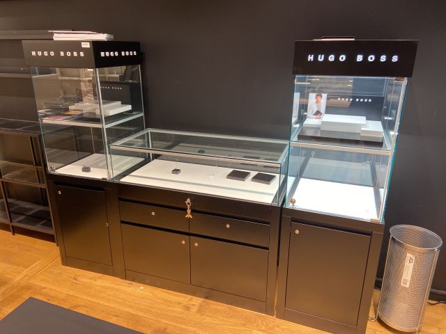 Stands with lighting Hugo Boss 9 pieces - PS Auction - We value the ...