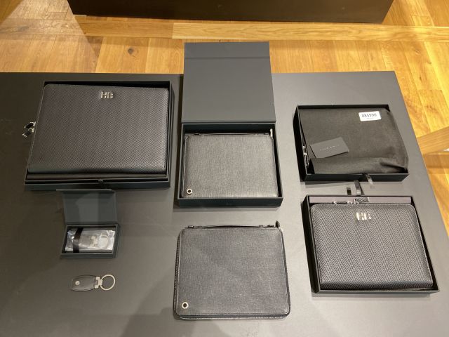 Leaflets Hugo Boss keychains - PS Auction - We value the future ...