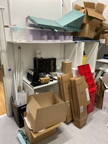 Pelly system wire back shelves incl packing material cleaning equipment ...