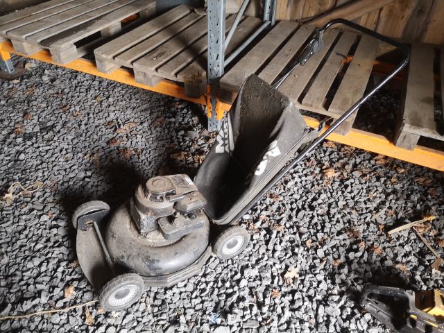 Lawn mower Sprint 375 - PS Auction - We value the future - Largest in ...