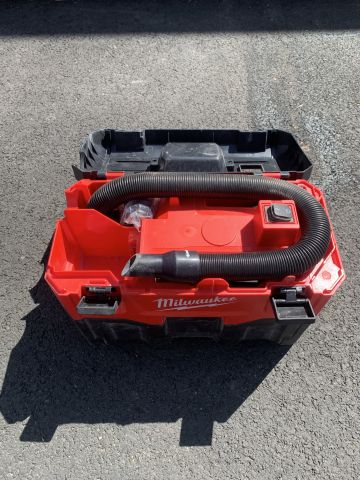 Milwaukee m18 vc2 - vacuum cleaner - PS Auction - We value the future ...