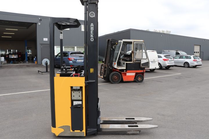 Stacker Abeko SA 1600 TY -14 (53049 Lena) - PS Auction - We value the ...