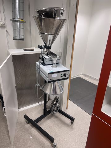 Powder mixer Retsch DR100 / 75 - PS Auction - We value the future ...