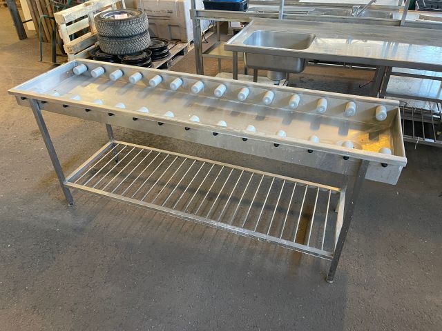 Dispensing bench with rollers and grill under shelf. Ca B210xD65xH90cm ...