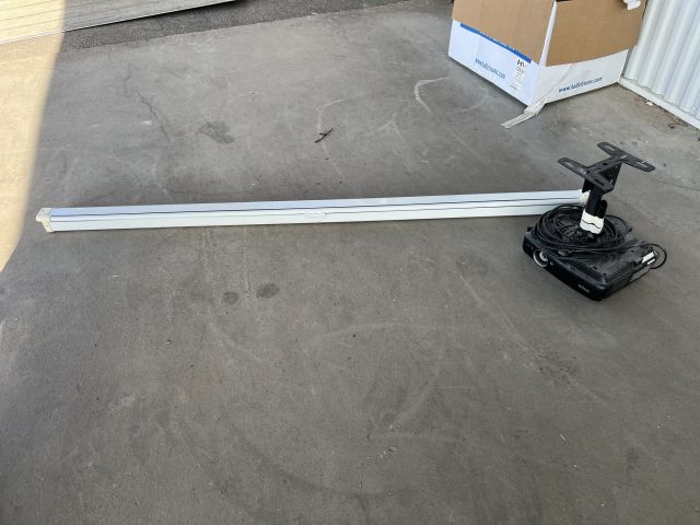 Epson projector with screen - PS Auction - We value the future ...