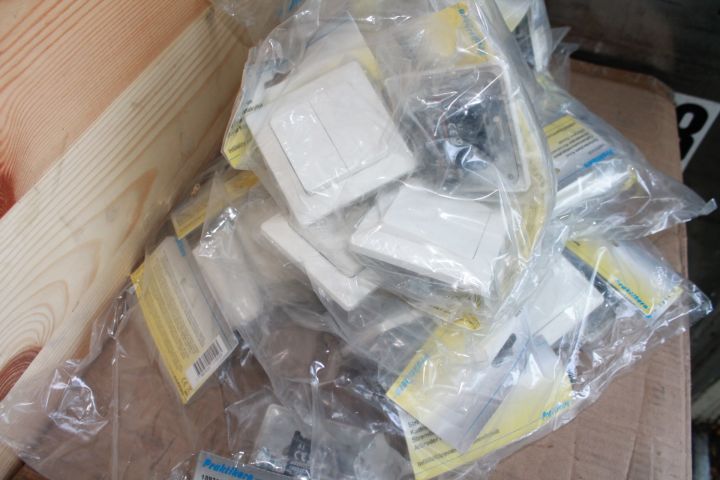 100 switches - PS Auction - We value the future - Largest in net auctions