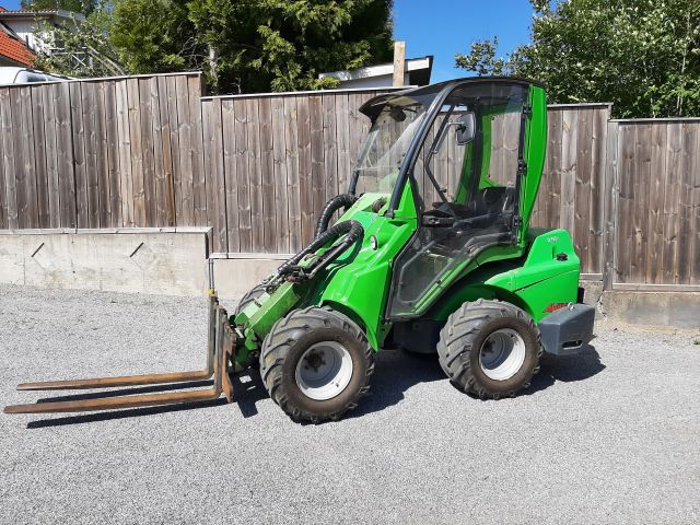 Skid Steer Loader - Avant 635, incl. most associated gear (only 936h on ...