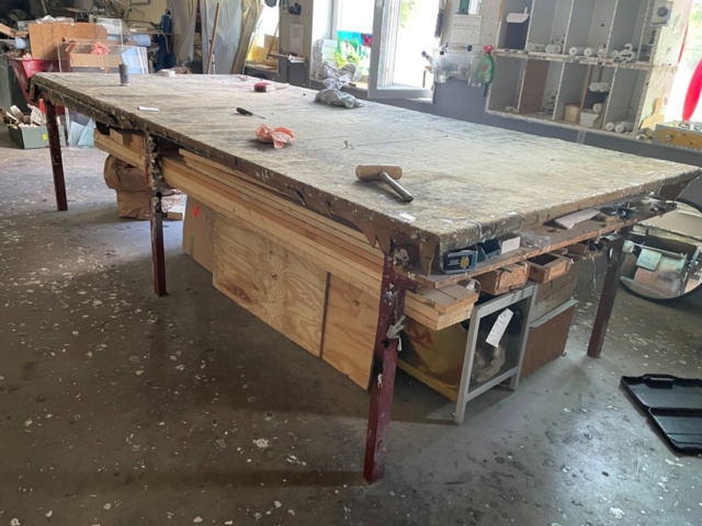 Work table - PS Auction - We value the future - Largest in net auctions