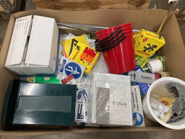 Mailboxes, cleaning products and signs etc. - PS Auction - We value the ...