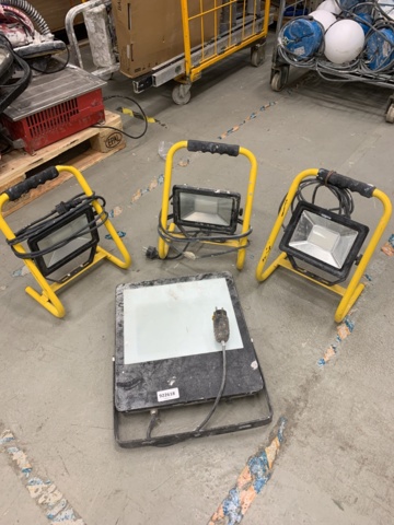 Construction headlight (LED) x4 - PS Auction - We value the future ...
