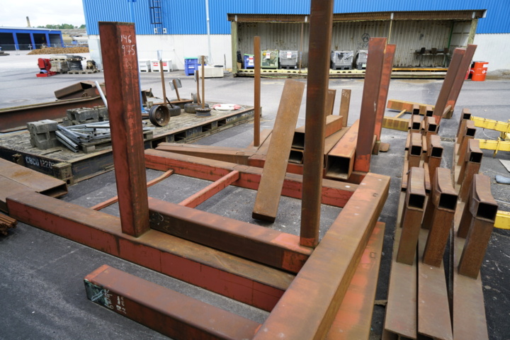 Various iron beams, square beams & racks - PS Auction - We value the ...