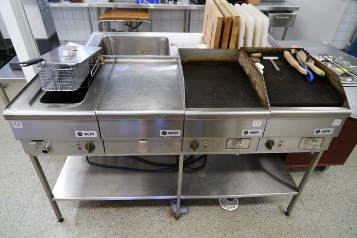 Kitchen line from Wery with - deep fryer, frying table and grill plate ...