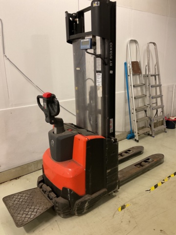 BT Stacker with scale 2015 - PS Auction - We value the future - Largest ...
