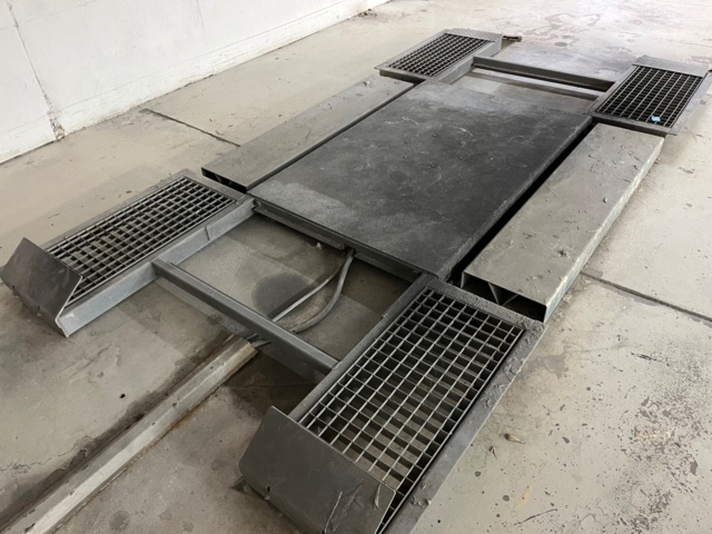 Car lift Hercules 2.5 t - PS Auction - We value the future - Largest in ...