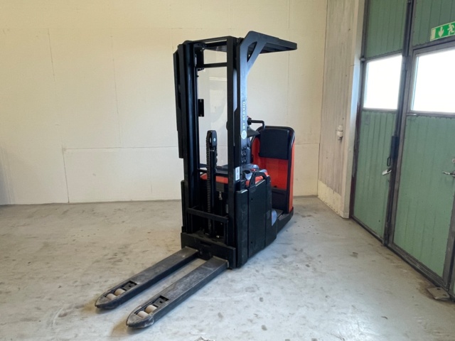 High-lift articulated stacker from BT Staxio - PS Auction - We value ...