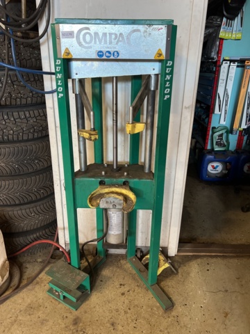 Shock absorber press Compac CSC G2 - PS Auction - We value the future ...