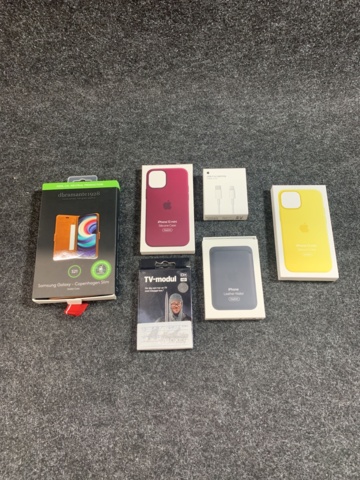 Assortment of mobile accessories - PS Auction - We value the future ...