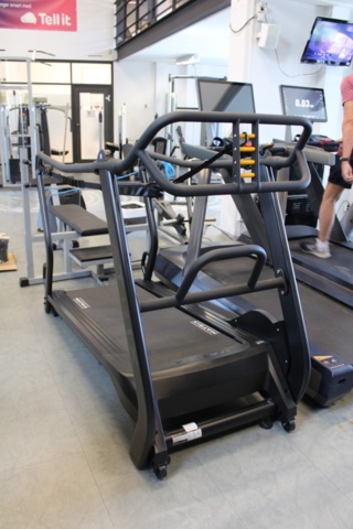 Treadmill - Matrix S-Drive Performance trainer - PS Auction - We value ...