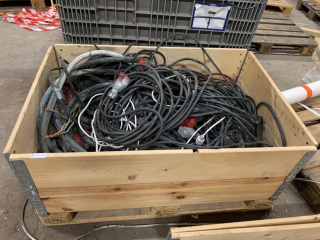 Pallet with electric cable - PS Auction - We value the future - Largest ...