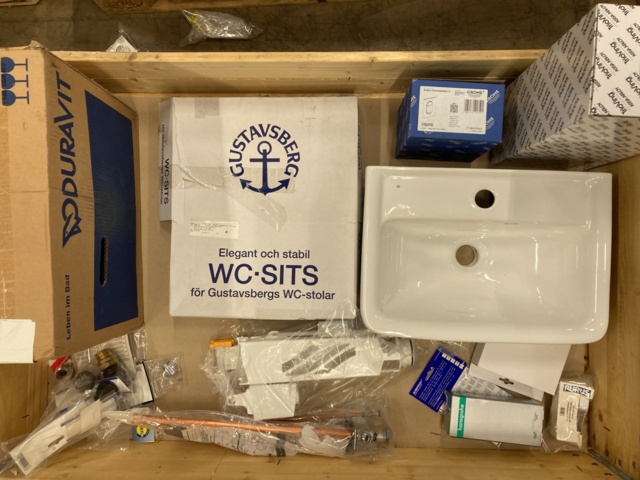 WC seat, wash basin and plumbing accessories - PS Auction - We value ...