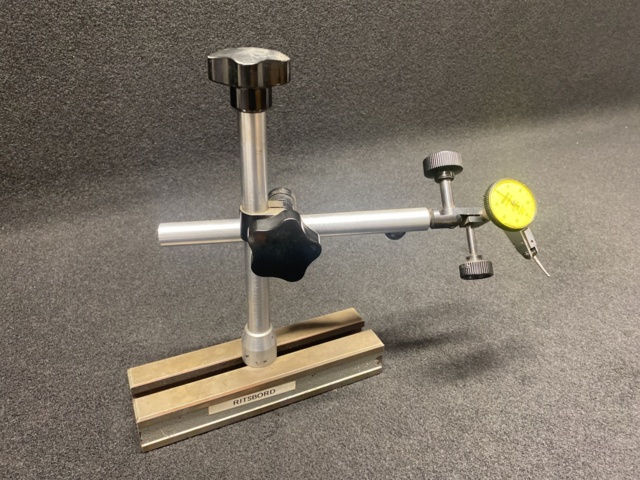 Measuring stand with Mitutoyo rocker indicator - PS Auction - We value ...