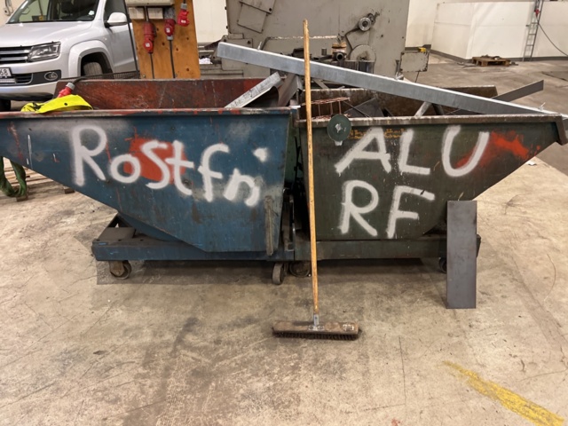 Tip containers x2 - PS Auction - We value the future - Largest in net ...