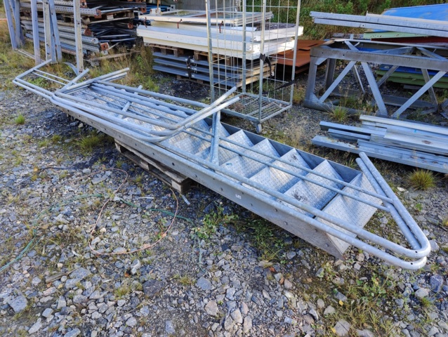 Staircase with railing - PS Auction - We value the future - Largest in ...