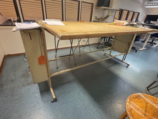 Tiltable work table 140x200x105cm - PS Auction - We value the future ...