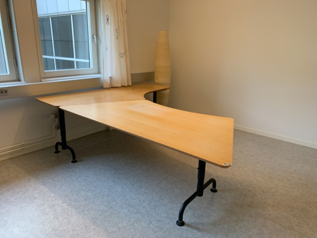 Desk Edsbyn with bookshelf and lamp - PS Auction - We value the future - Largest in net auctions