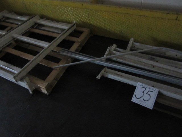 4 pall med blandade pallställsdelar - Units - Ledande på konkursauktioner