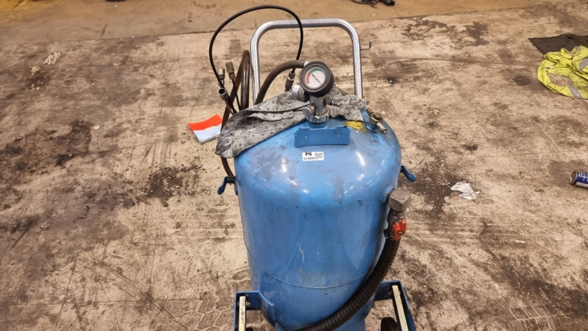 Waste oil cart with collector - PS Auction - We value the future ...