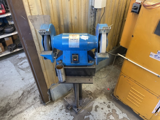 Tool grinder Knuth DSB 250 C - PS Auction - We value the future ...