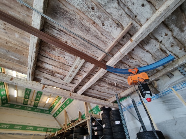 Traverse with hoist Hitachi 500 kg - PS Auction - We value the future ...