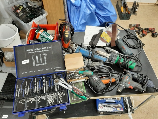 Collection of electric construction machines & hand tools - PS Auction ...