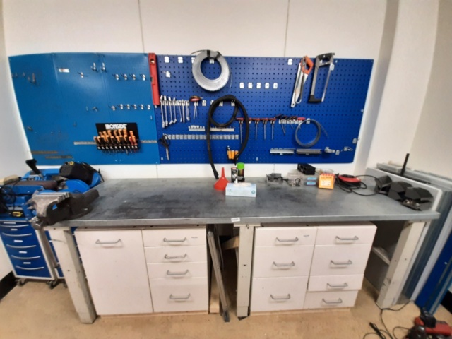 Workbench with vise & tool board - PS Auction - We value the future ...