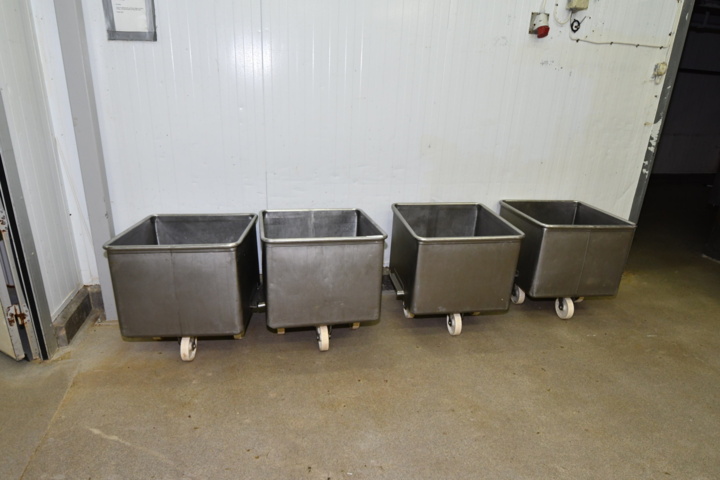 4 stainless steel tubs on wheels - PS Auction - We value the future ...
