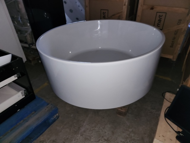 Runt badkar, 140x44cm - Demoexemplar - Auktioner online - Nätauktioner ...