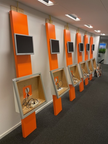 Demonstration displays, 6 pieces - PS Auction - We value the future ...