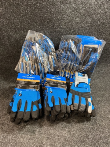Assortment of work gloves, Novipro - PS Auction - We value the future ...