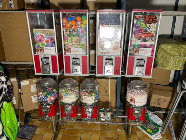 Candy / Capsule machine - PS Auction - We value the future - Largest in ...